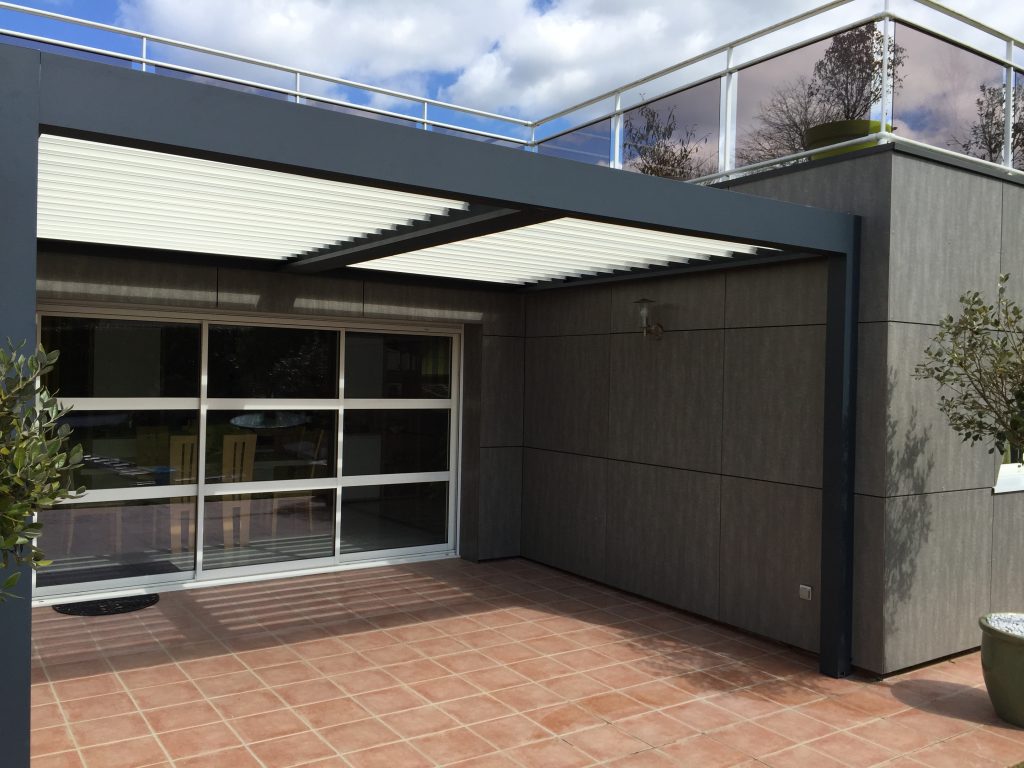 Pergola bioclimatique - Menuiserie – Charpente – Burban – Malansac